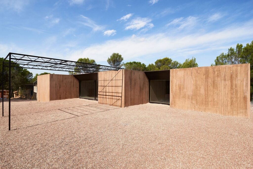 Límit House: Embracing the Catalan Landscape - constructionbizz